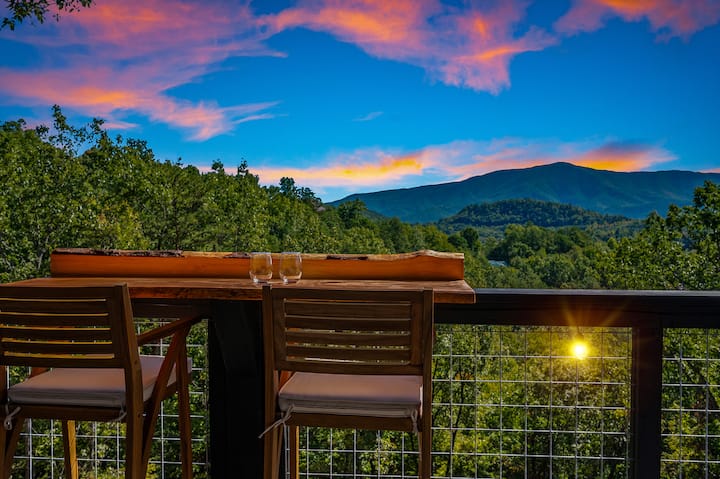 Sunset Ridge Cabin With Hot Tub - Townsend, TN
