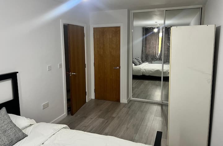 Modern 1 Bed Flat -Steps From Central Line Station - Ilford