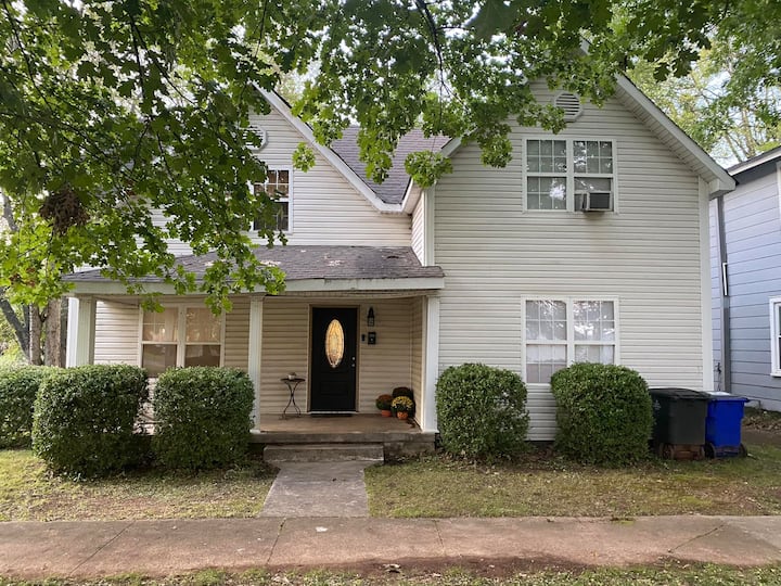 Cute 1910 Home In Downtown - Muscle Shoals, AL