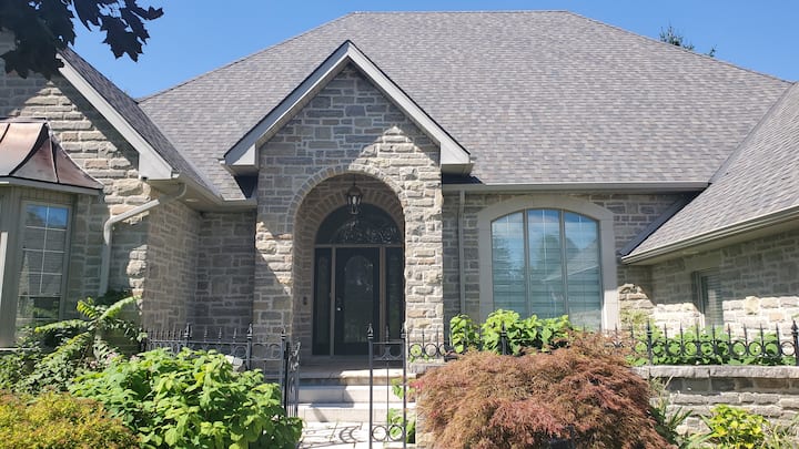 Luxurious Estate Home For Airbnb - Guelph