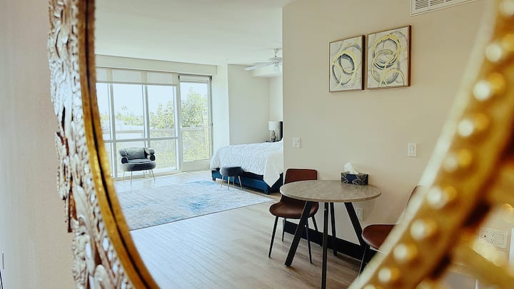 Bright&modern Studio In Weho With Pool/parking/gym - Beverly Grove - Los Angeles