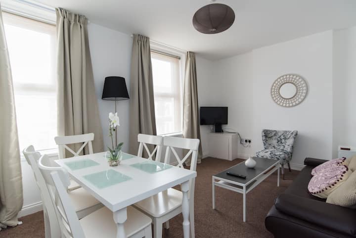 Elegant 2 Bedroom Apartment Near Stadium & Centre - Cardiff