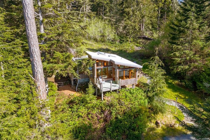 Otter Point Coastal Cottage - Vancouver Island