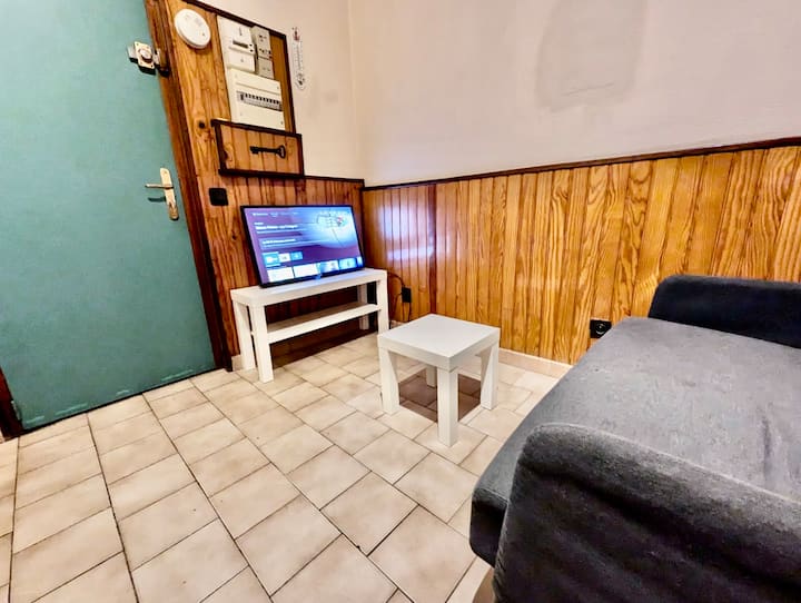 Studio Avec Parking Gratuit - Calme & Tout Equipé - Échirolles