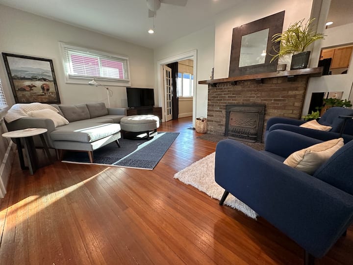 Broad Ripple Urban Flower Farm Bungalow Escape - Indianapolis