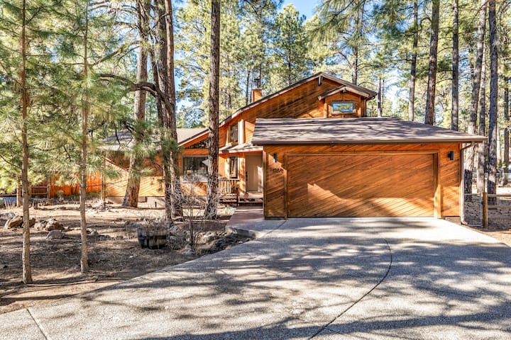 Pinewood Lodge / Backs To Forest / Near Downtown! - Flagstaff, AZ