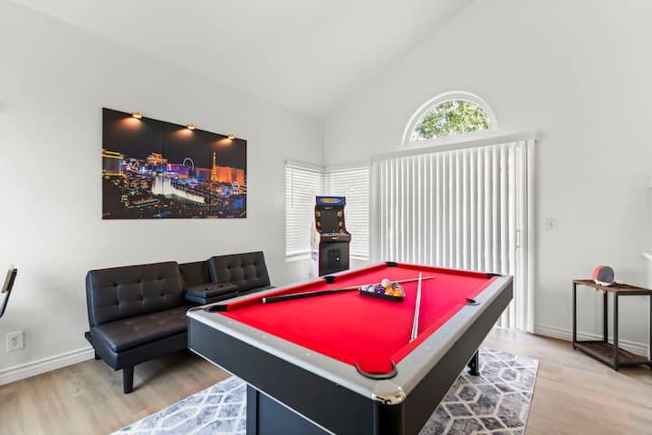 Heated Pool & 10 Mins To Strip - Las Vegas, NV