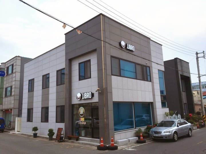 목포제1호 Jjbro 호스텔 남/여구분 6인실 토미토리개 별욕실 객실내 침대 1인 입니다. - Mokpo