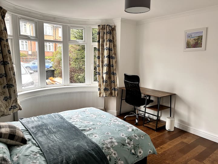10min To University, Airport Dart & Train Station - Luton