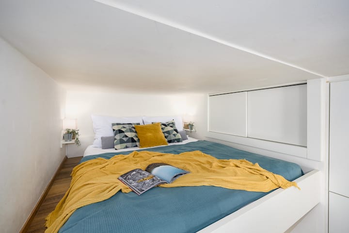 Cozy Studio W/ Netflix • Hip Karlín - Prague