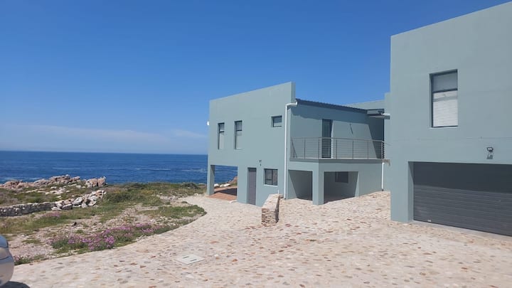 16 On The Rocks - Pringle Bay