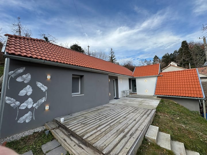 Házikó A Város Felett - Pécs