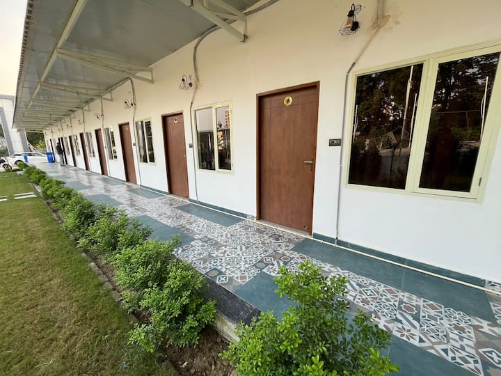 The Utsav | Countryside  Big House & Massive Lawn - Prayagraj