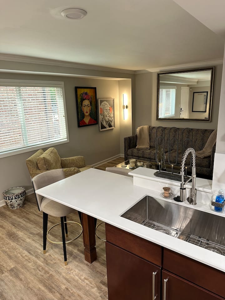Perfect Cozy Convenient Condo - Lexington, KY