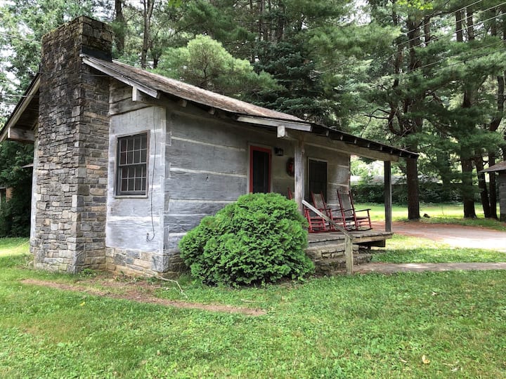 Pioneer Village - Pet Friendly Cabin 9 - Maggie Valley, NC