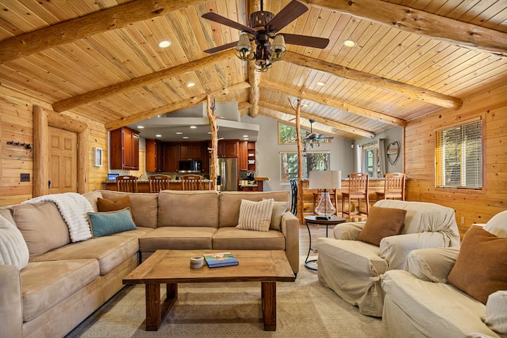 Enchanting Snow Escape | Hot Tub & Game Room - Big Bear Lake, CA