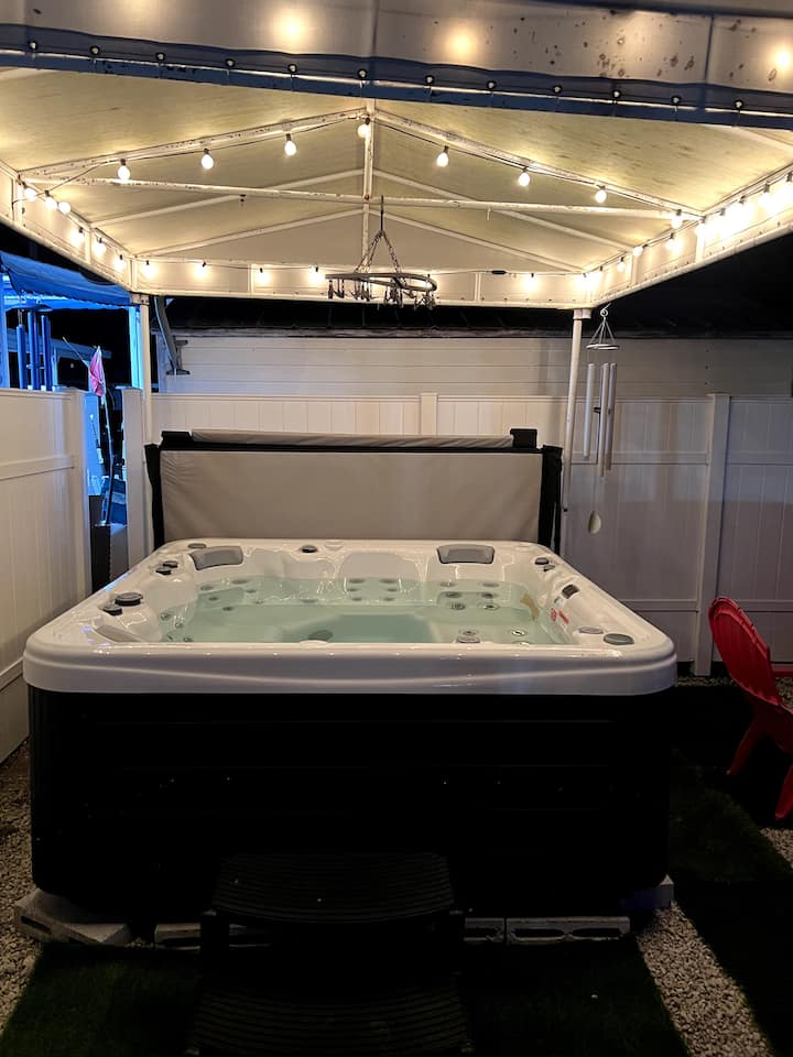 Tiny Home | Hot Tub, Fire Pit & Pool – Key Largo - Key Largo, FL