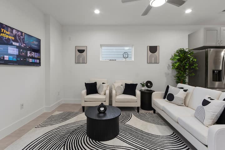 Stylish Home In Houston - Houston, TX