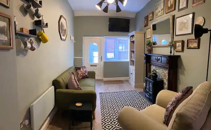 The Little House, Cheadle, Near Alton Towers - Derbyshire