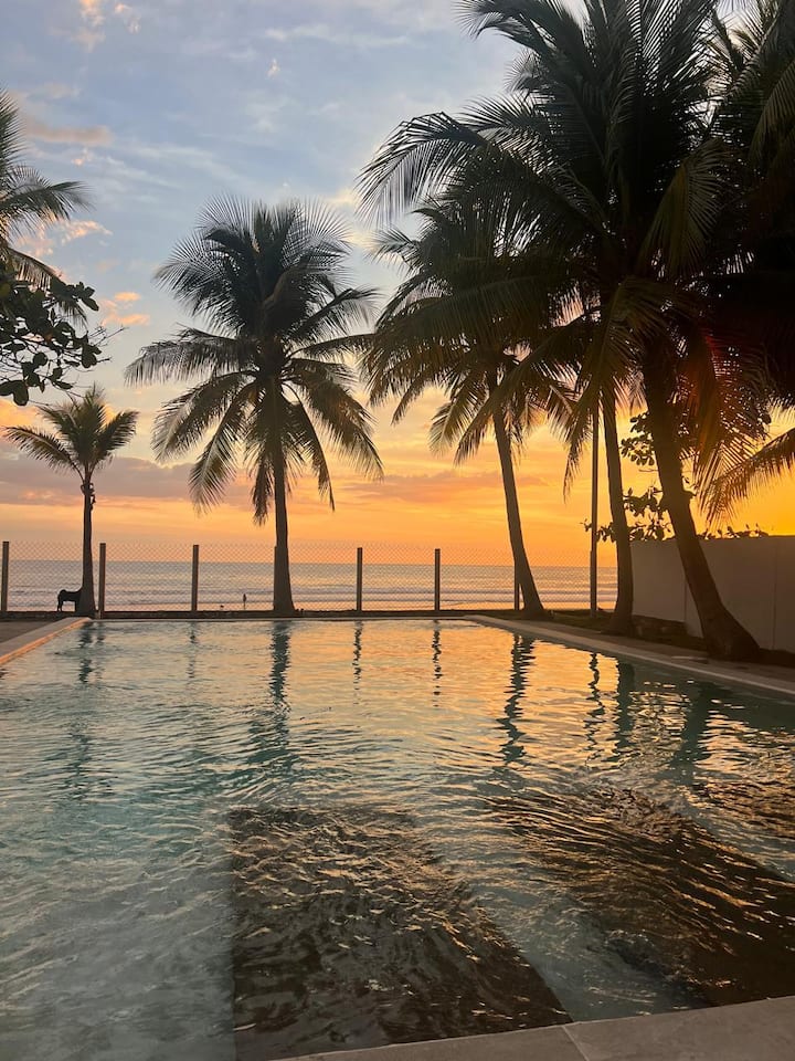 ¡Espectacular Villa Privada Frente Al Mar! - El Salvador