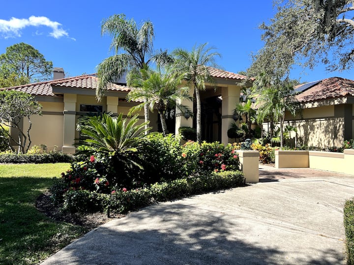 Shared, Stylish And A Modern Villa With 2 Bedrooms - Safety Harbor, FL