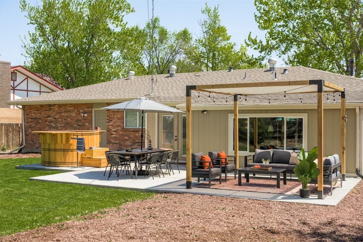 Hot Tub | Backyard | Ping Pong - Denver, CO