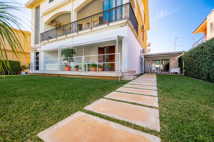 Appartamento In Villa-giardino- 60 Mt Dal Mare - Avola