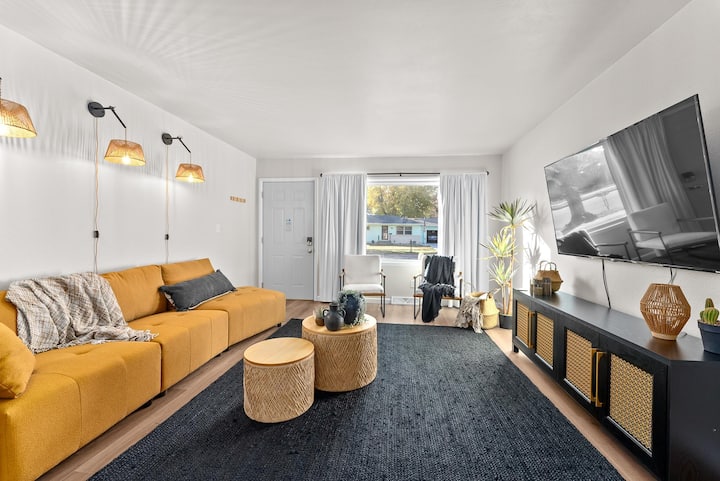 38th Street Retreat | Close To Central Sioux Falls - Hartford, SD