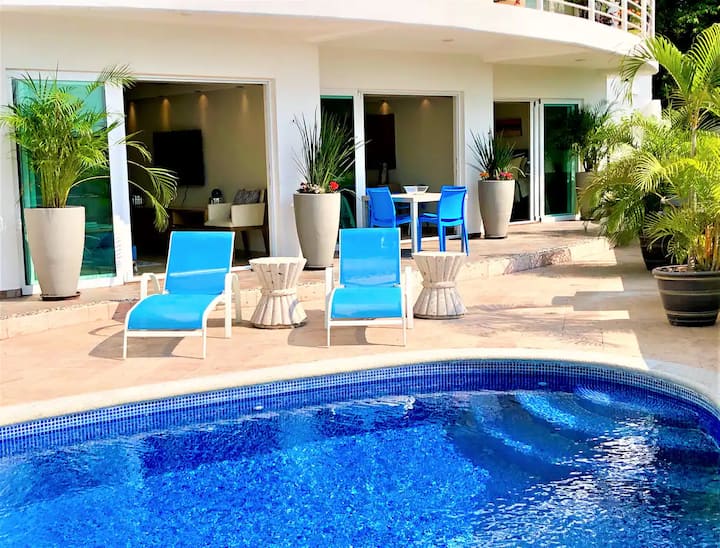 Spacious Poolside 2 Bd Condo Above Romantic  Zone - Puerto Vallarta