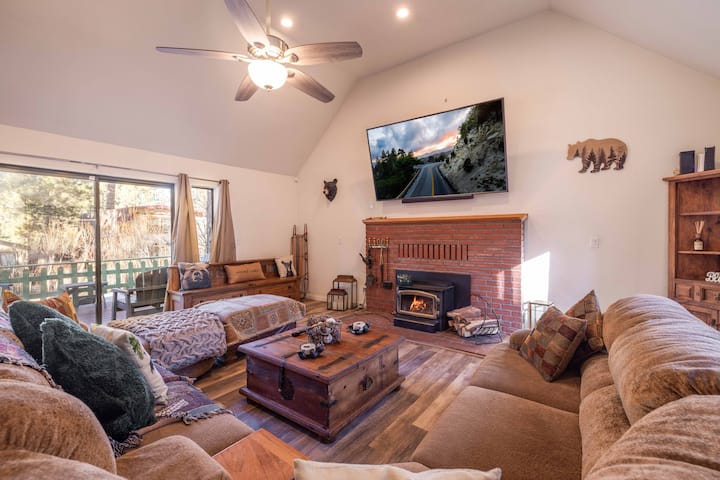 Spa, Game Room, Outdoor Theater & Xl Fenced Yard - シュガーローフ, CA