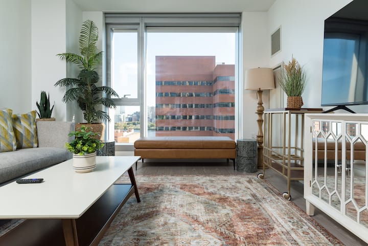 Chinatown Central Upscale Condo W/pool & Parking - Boston