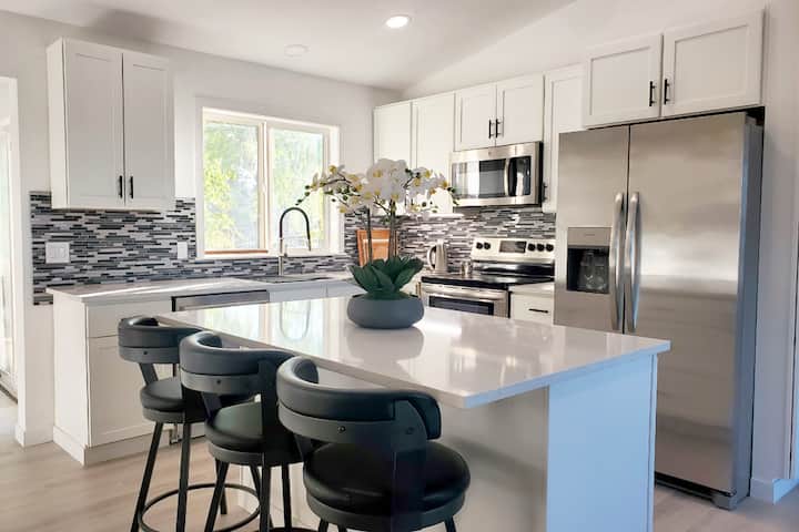 South Hill Home: Panoramic Views, Board Game Theme - Spokane Valley, WA
