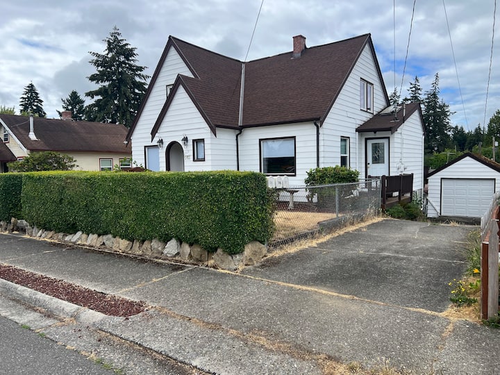 Rainier House - Port Orchard, WA