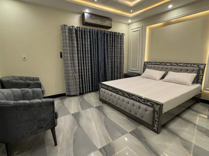 Luxury 5-bedroom Family Home In Prime Bahria Town - 巴基斯坦