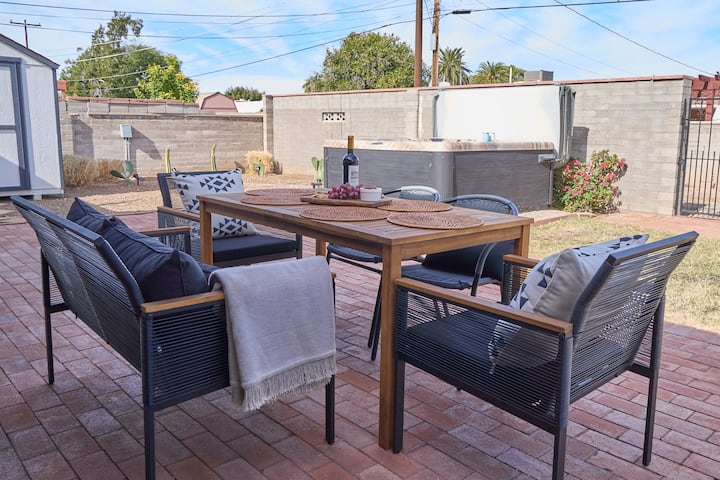 Gem Show Ready | 3 Bd • Hot Tub • Pet-friendly - Tucson, AZ