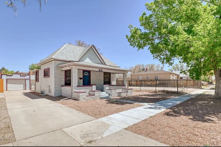 Chill Stay 1 Mile From Downtown - City Park, Pueblo