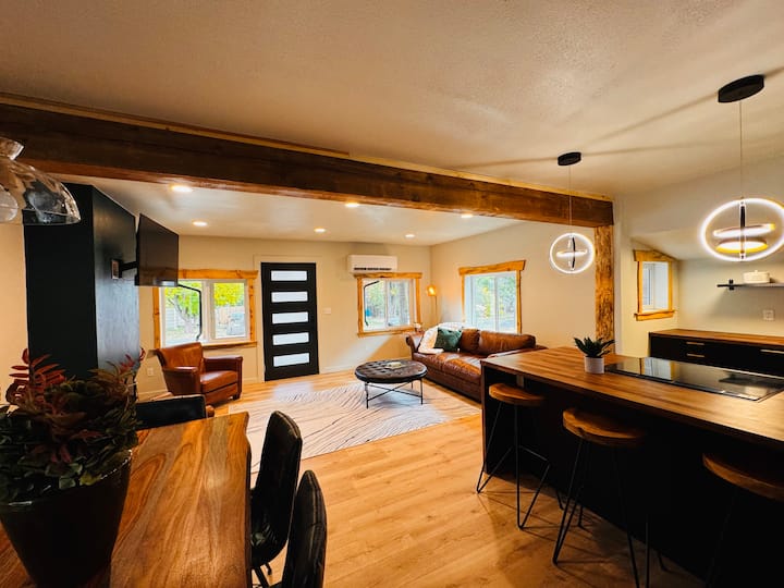 Hot Tub | Fire Pit |Luxe Kitchen |Central Location - Pullman, WA