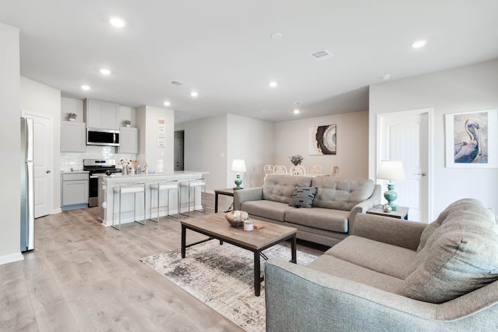 4br + King Bed & Open Floor Plan - Splash Pad, Broussard