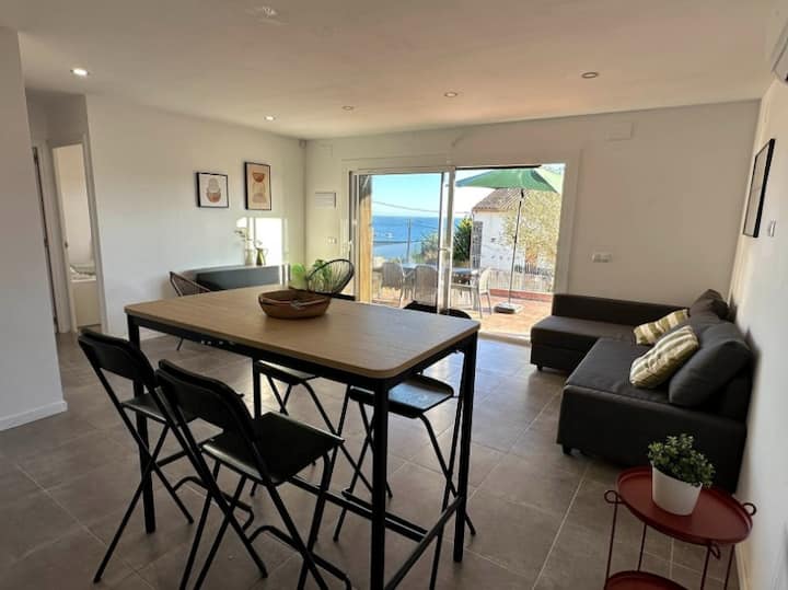 Bright Seafront Apartment - Platja d'Aro