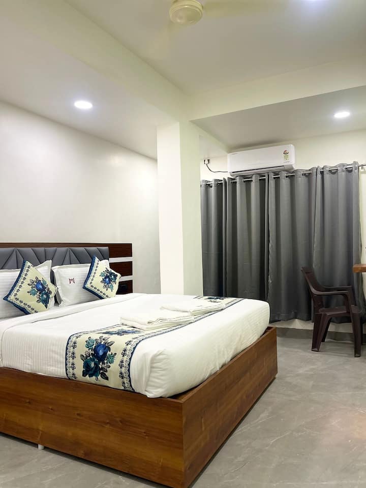 Deluxe Ac - Majestic Residency - Ranjangaon