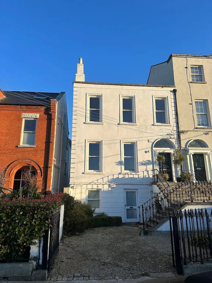 Georgian Family Home In Blackrock - Dublin