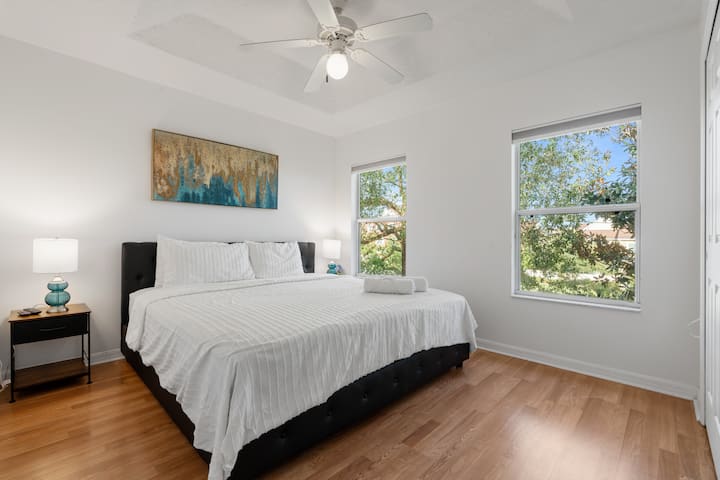 Spacious 3-bedroom Retreat Near Disney - Celebration, FL