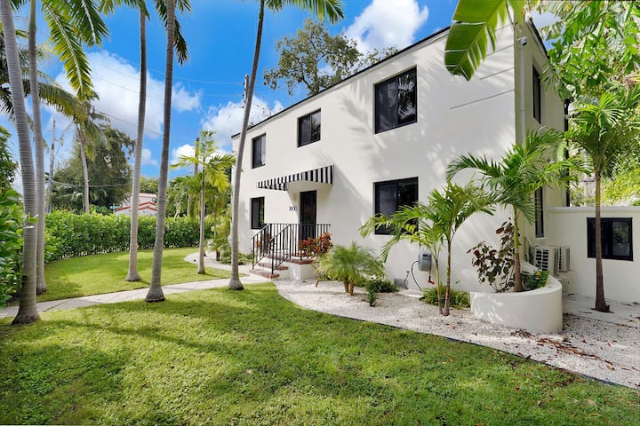 My Miami Getaway, Apt 4 - Surfside, FL