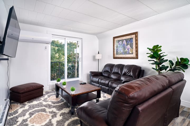 New Construction Bright, Clean 1 Bedroom Unit - カナダ ウィンザー