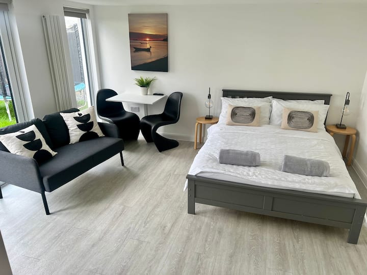 Modern Garden Retreat - Epsom