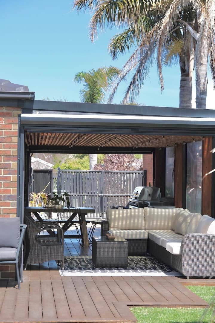 Beautiful Coastal Family Home - Safety Beach