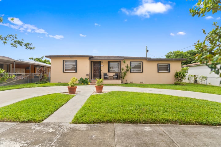 Pool Home In West Miami - Miami, FL