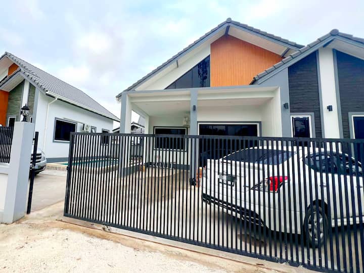 Perfect Family Retreat With Pool - Mae Sot