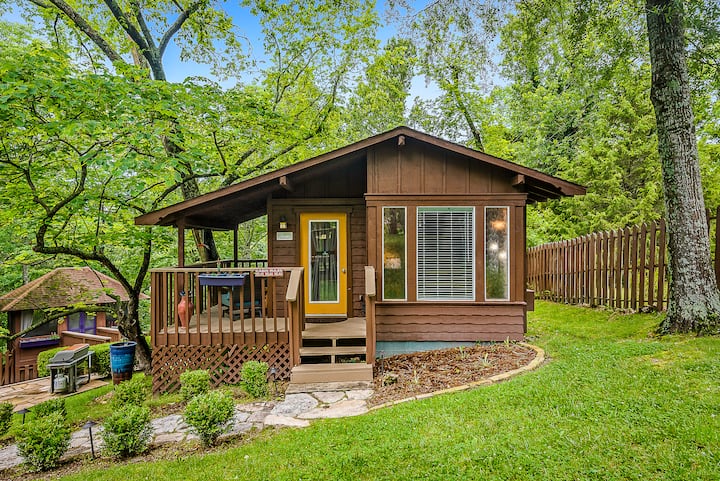 Maple - The Woods Cabins - Eureka Springs, AR