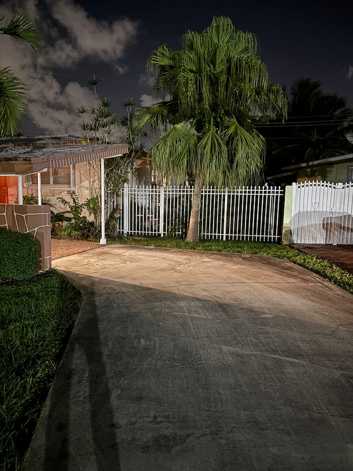 Cozy Private Room With Private Entrance & Bathroom - Hollywood, FL